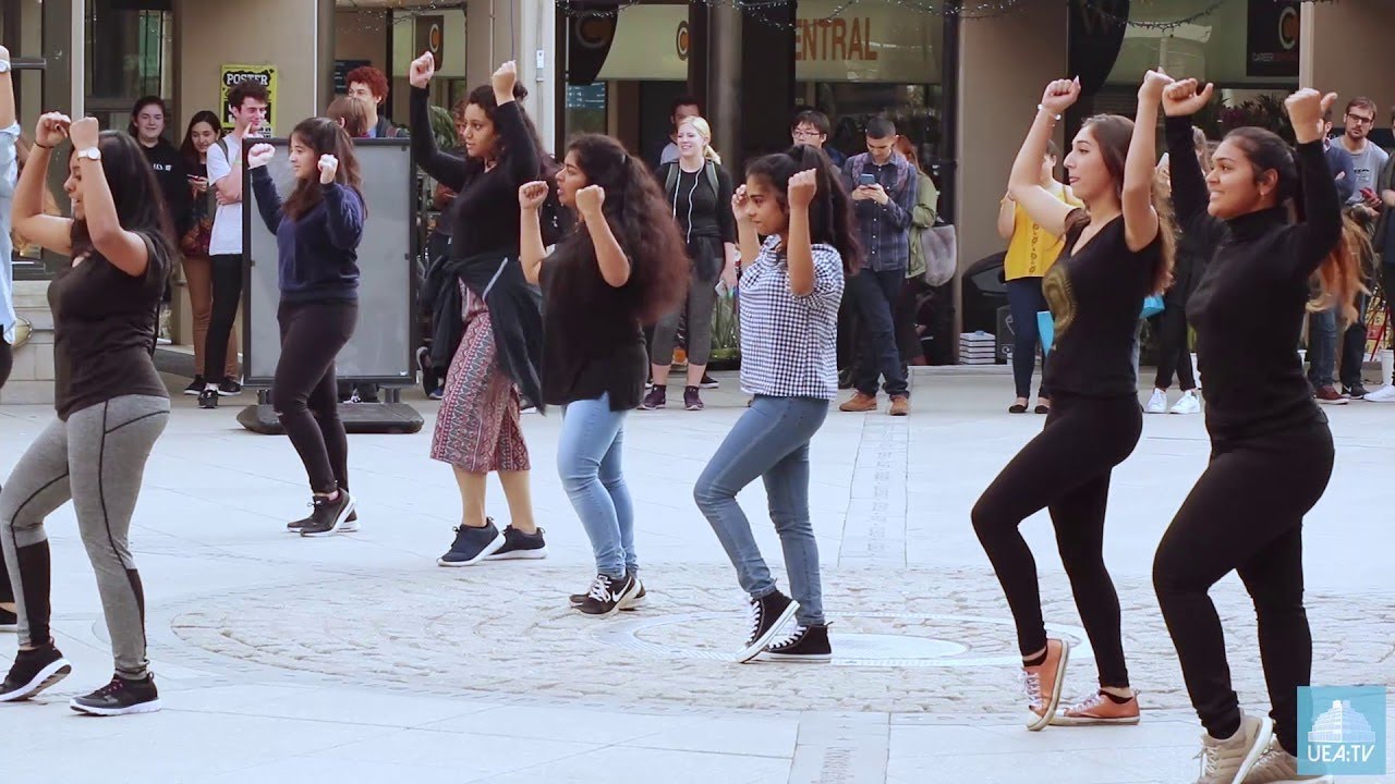 College students Flash Mob @oberonmallkochi247 Today - YouTube
