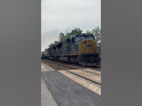 Flared SD70mac leads CSX M620 - YouTube