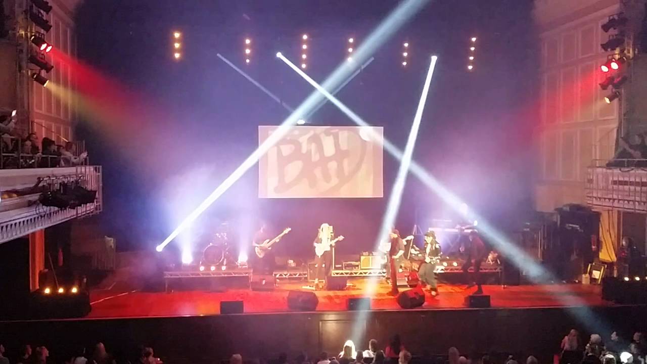 Navi and Jennifer Batten do BAD! - YouTube