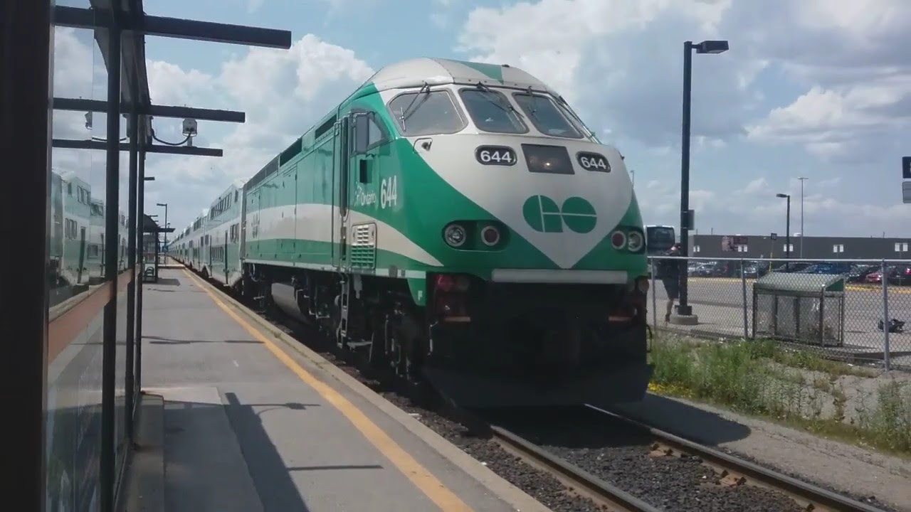 Go Transit 644 at Oshawa - YouTube
