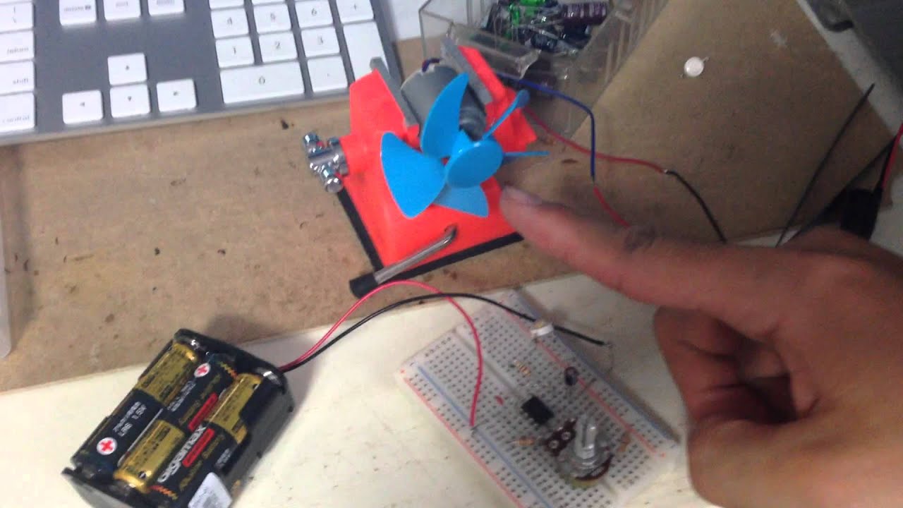 NE555 LED点滅回路 - YouTube