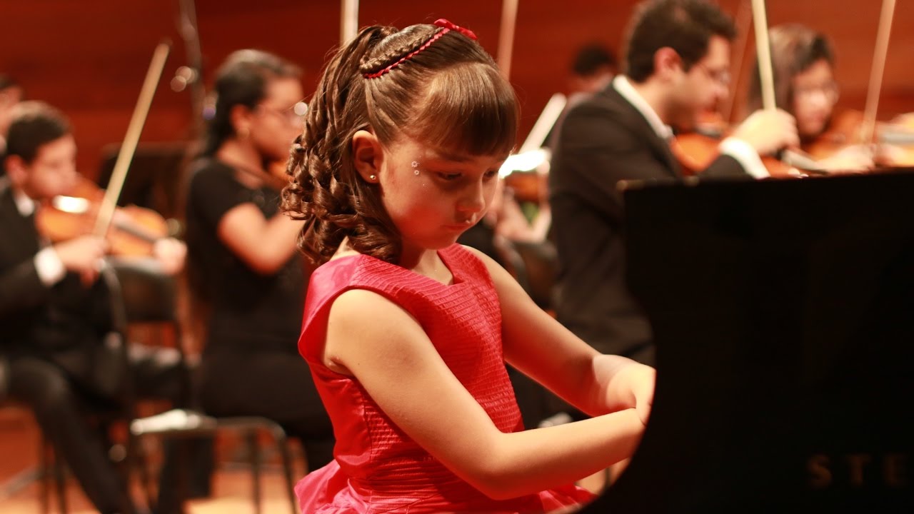 Walter & Carol Noona - Little Concertino in C (Mov.III) - YouTube