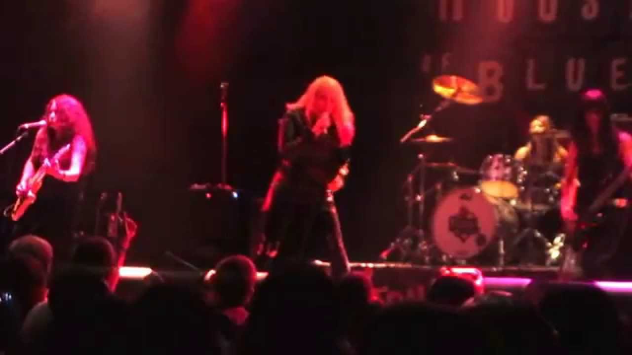 Allison Chains 'Rain When I Die" Live 10-09-2014 - YouTube