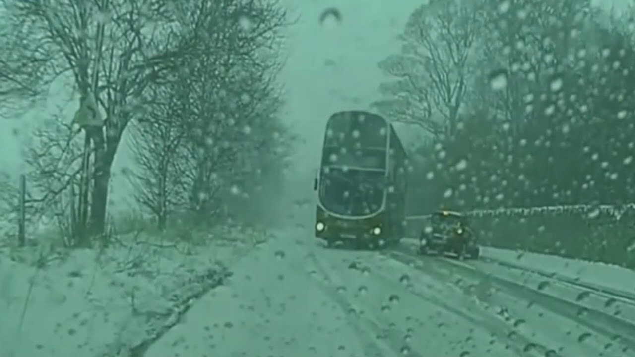 Hero bus driver(Scotland) - YouTube