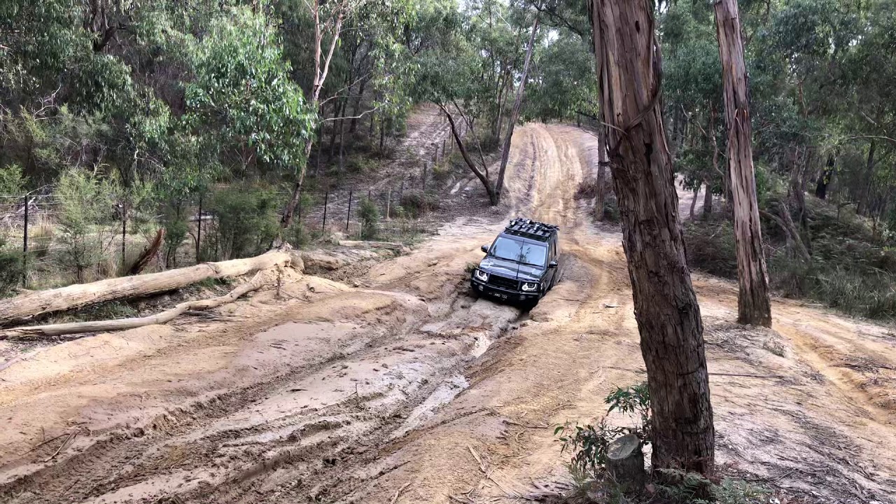 Discovery 4, out with the winch, LR4 Land Rover - YouTube