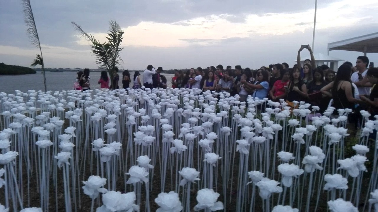 10,000 Roses Cafe @ Cordova, Cebu - YouTube