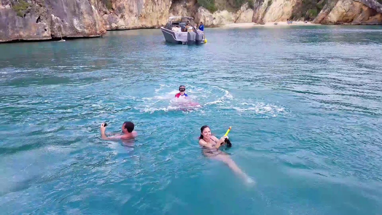 Sea bobbing and spear fishing - YouTube