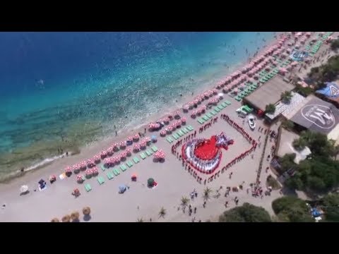 Tişörtlerle Türk Bayrağı Oluşturdular
