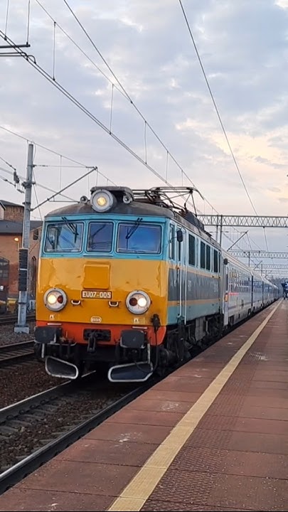 EU07 - 005 na IC ORZESZKOWA + RP1 #kolej #rarytas #eu07 #pkpintercity #pkp - YouTube