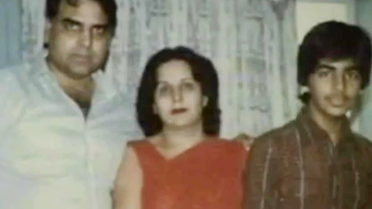 Akshay Kumar & Father Hari Om Bhatia With Arun Bhatia & Sister Alka ...