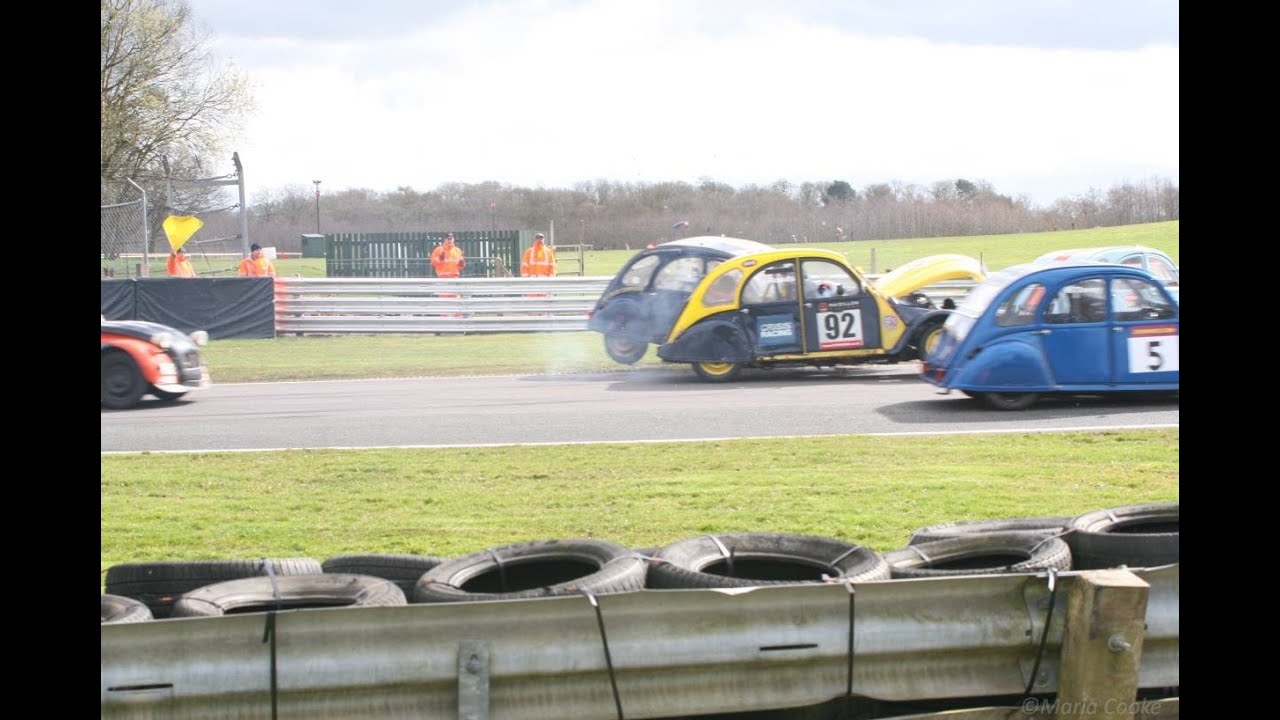 2CV Racing - Oulton Park Race 1 crash - March 2015 - YouTube