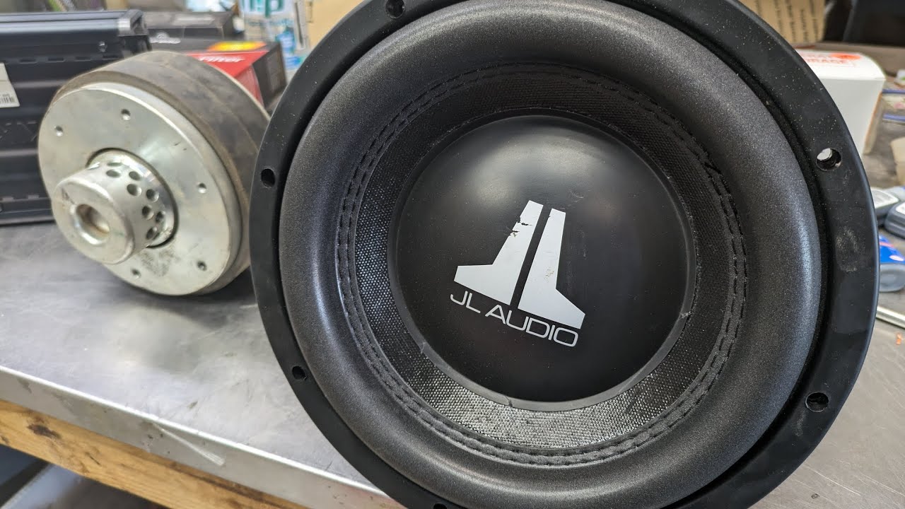 10" D2 ode 2 JL Audio 10W7 powered by Jizz Llama 🦙 & 🤖 Robot ...