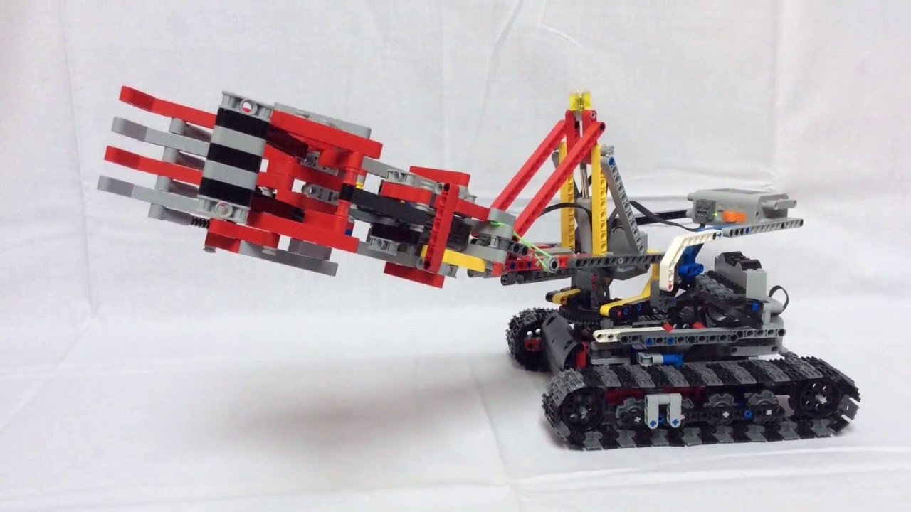 Lego Technic pyrotechnic robot - YouTube