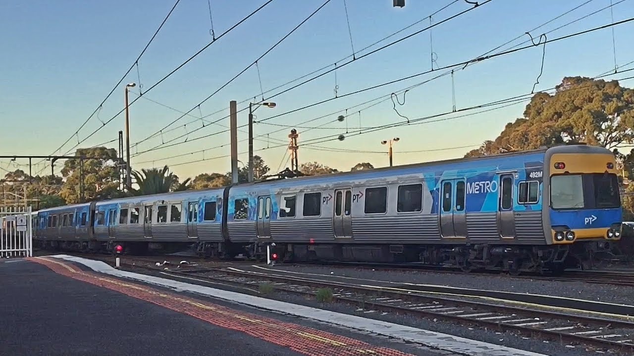 Comeng Train Transfer at Sandringham - YouTube
