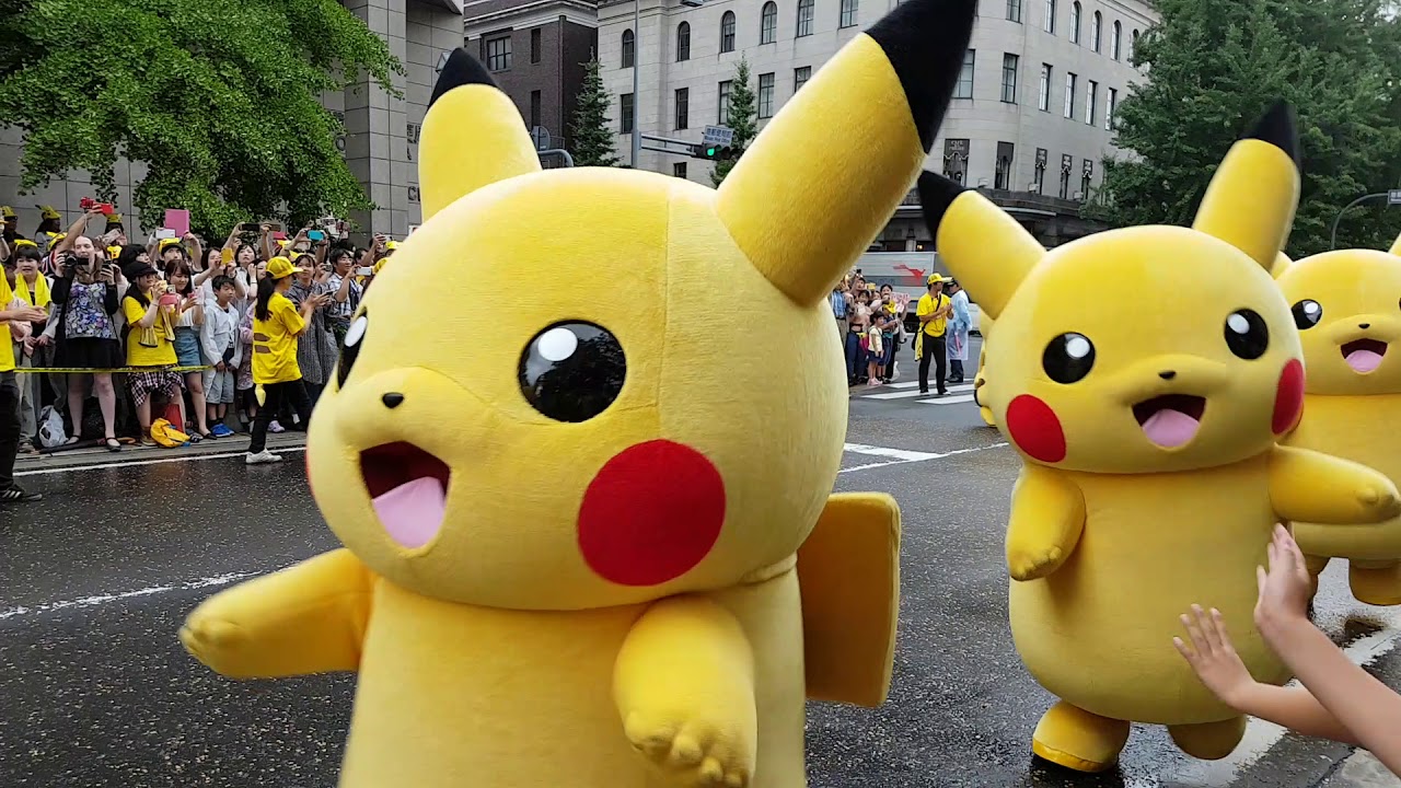 Pikachu crossing road - YouTube