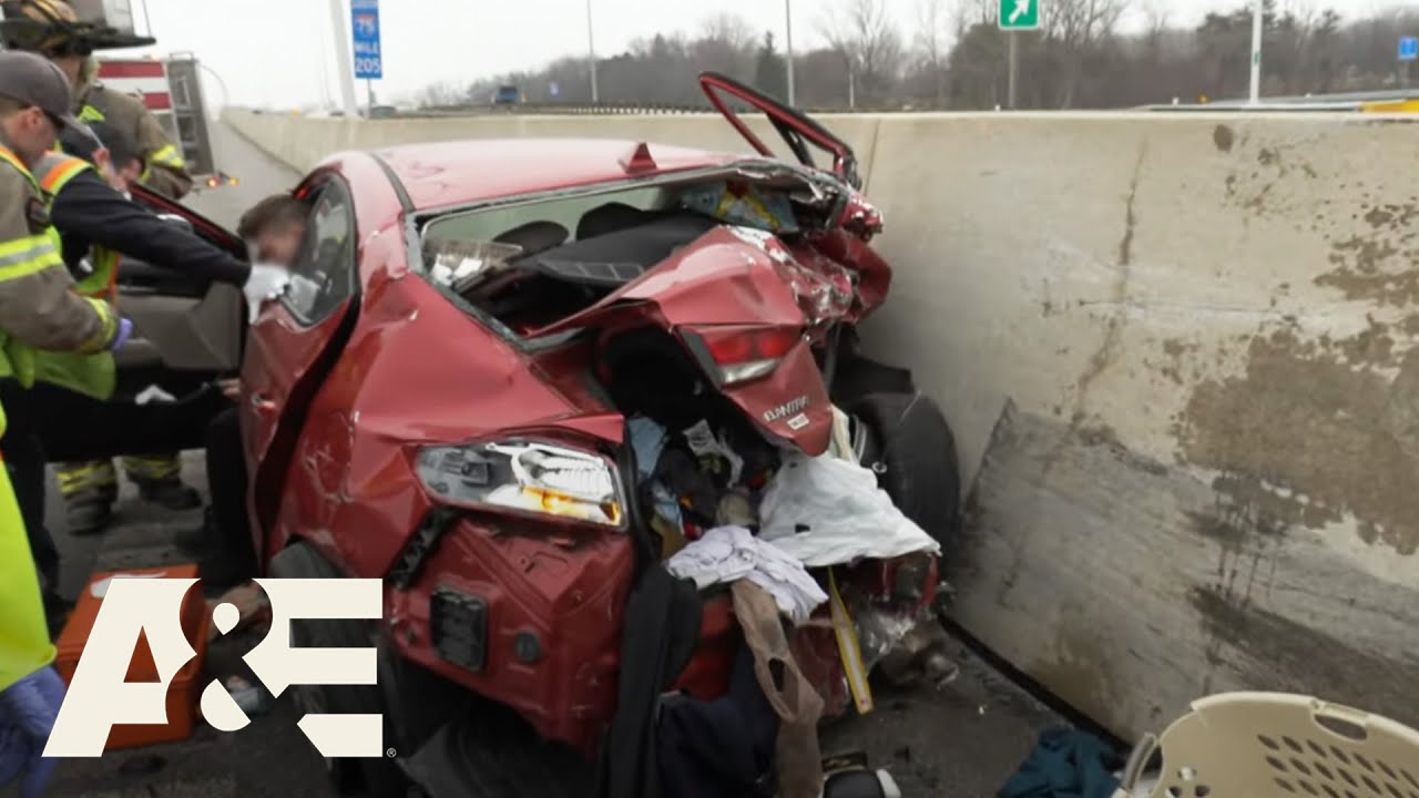 Cleaning up Debris After CRASH to Keep Traffic Flowing | Live Rescue ...