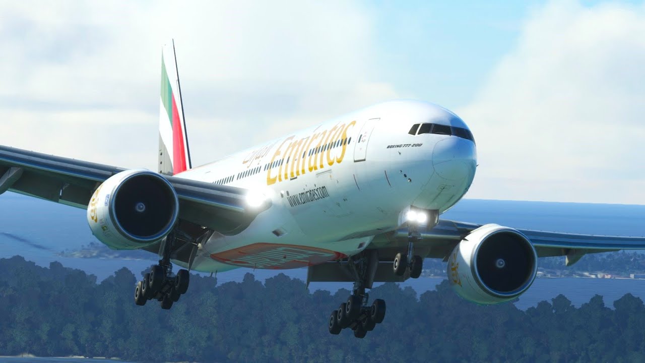 BEST Skill Pilot when Landing!! Boeing 777 EMIRATES Landing at MACAU ...