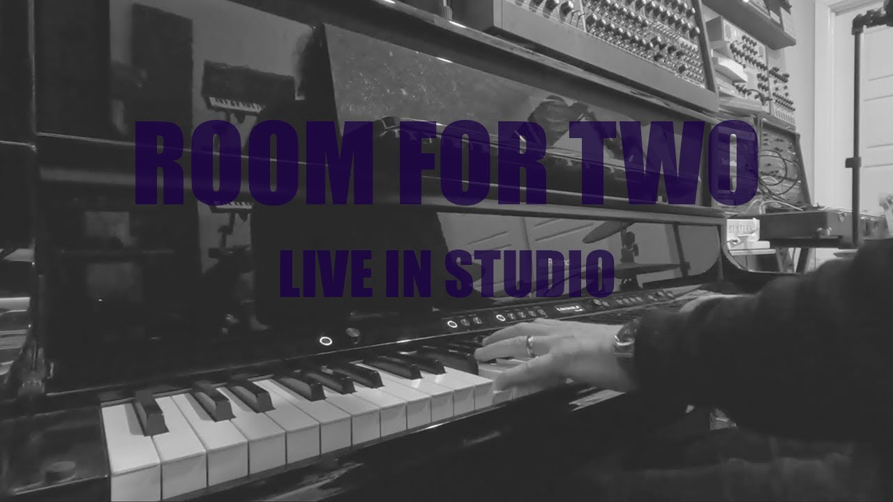 Ilan Rubin - "Room For Two" (Live In Studio) - YouTube