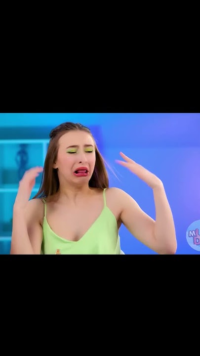 Dívka V Zeleném Pije Tabasco A Pije Mléko Youtube