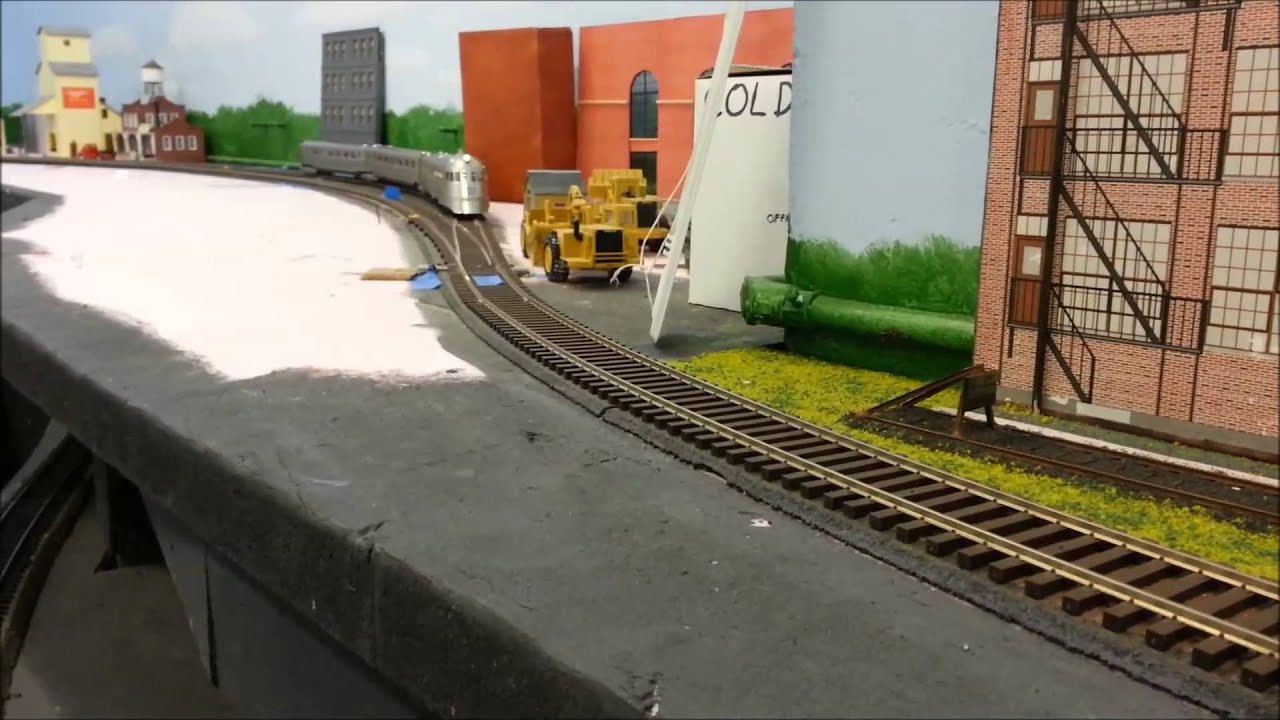 2-Rail O-Scale Boston and Maine Flying Yankee - YouTube