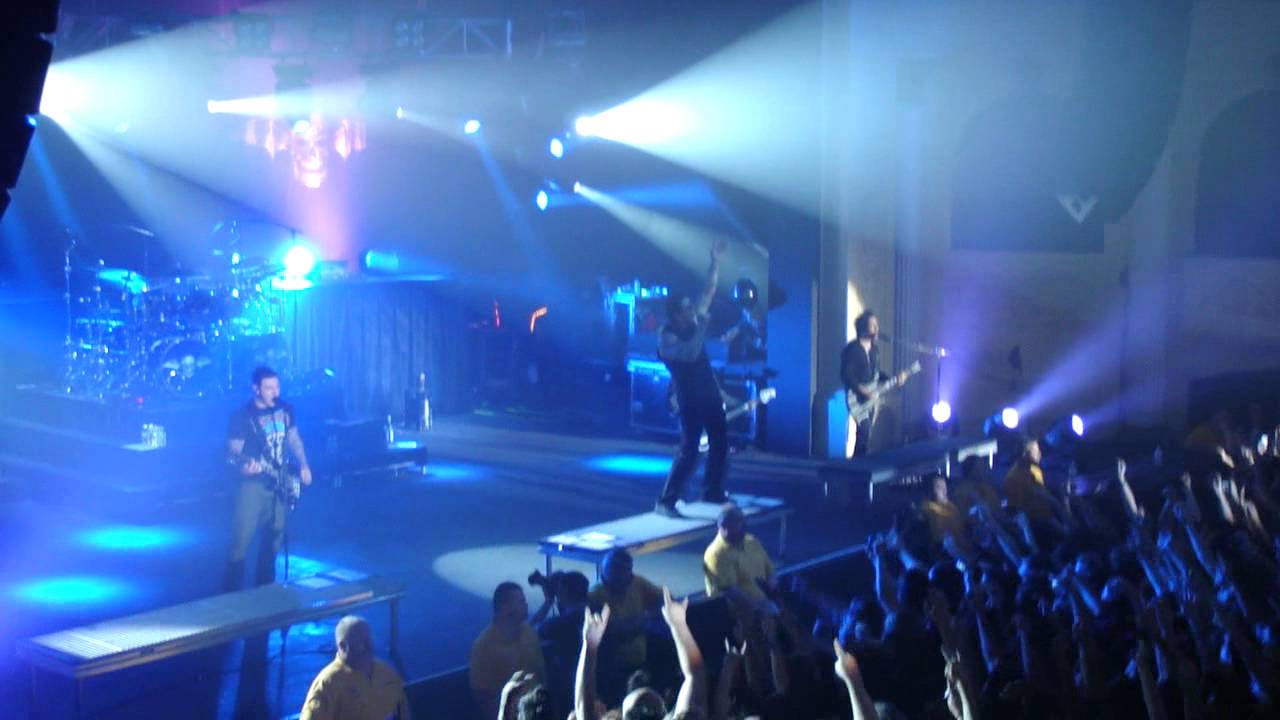 AVENGED SEVENFOLD - NIGHTMARE [LIVE] - YouTube Music