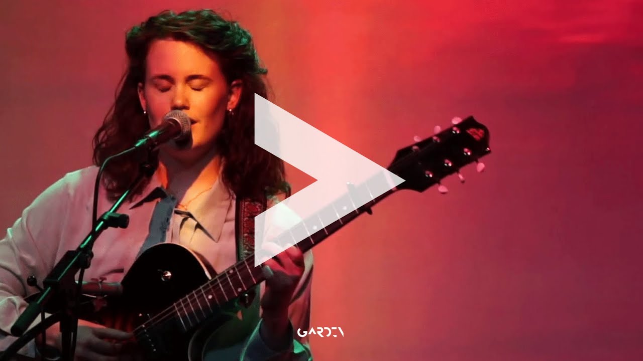 Evi Bosman - Lose A Friend | LIVE IN GÂRDEN - YouTube