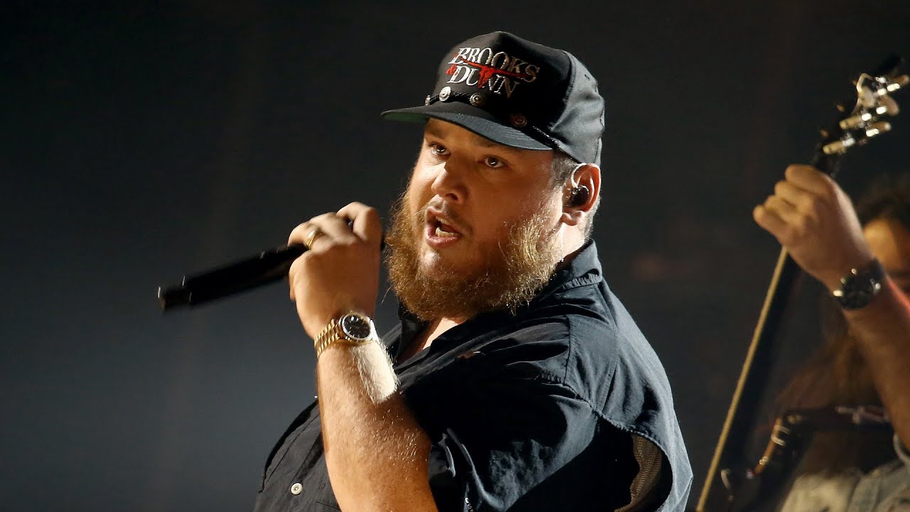 Luke Combs Is a Very Grateful Man This Christmas Season, Here's Why ...