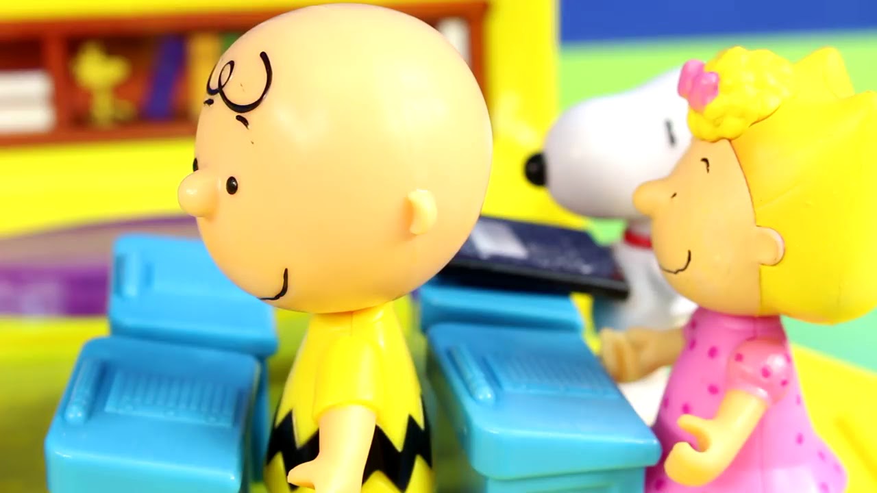 Peanuts Go To School In Charlie Browns School Bus And Ice Skating Rink ...