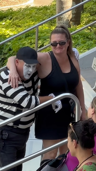 Help Her Hard But Worth It ðð Tom The Mime Seaworld Seaworldmime