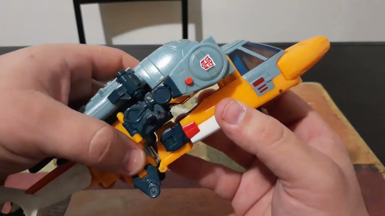 How to Transform 2005 Transformers Cybertron Evac - YouTube
