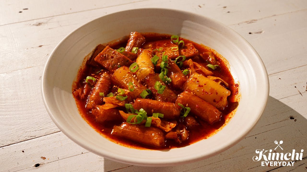 When you don’t have rice cakes…make Rice Paper Dukboki / 라이스 페이퍼 떡볶이 ...