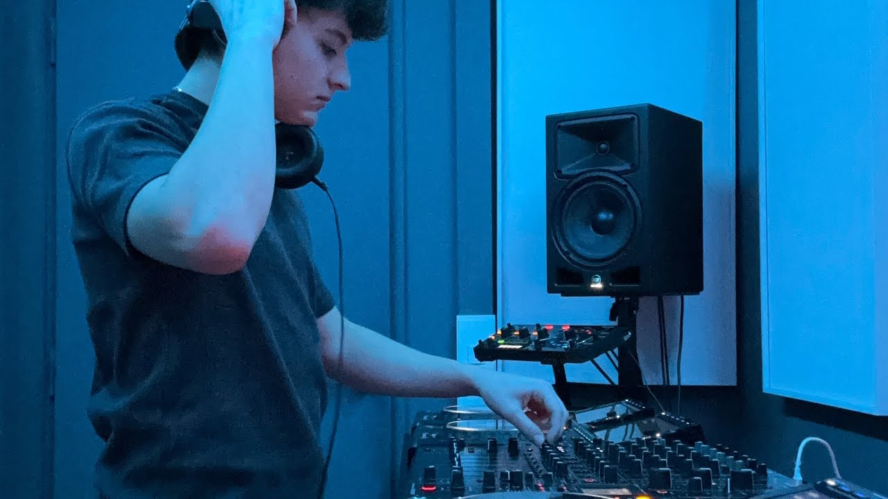 Studio 97 mix - YouTube