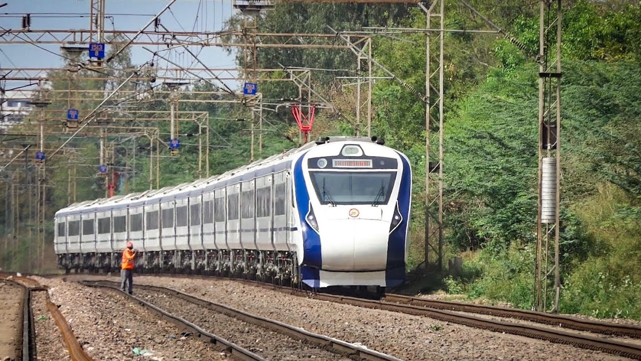 High Speed Indian Railways... Bhopal Shatabdi Express vs Gatimaan ...