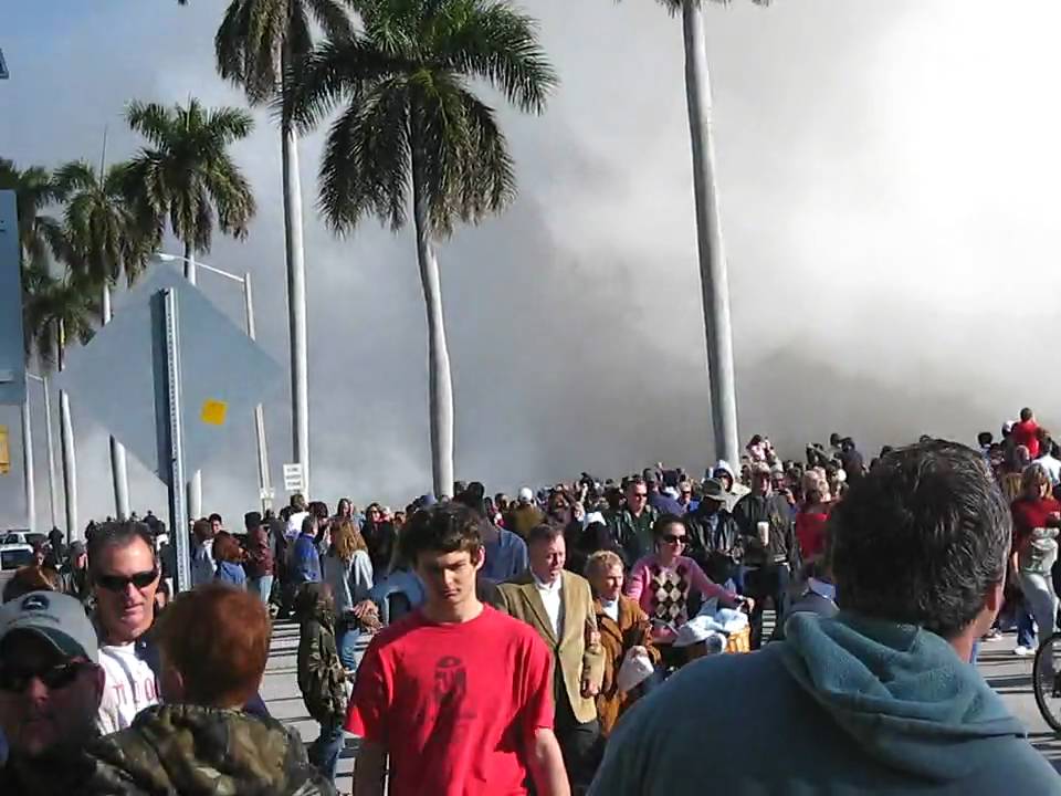 1515 S. Flagler Implosion - Everyone Fleeing the Dust Cloud - YouTube