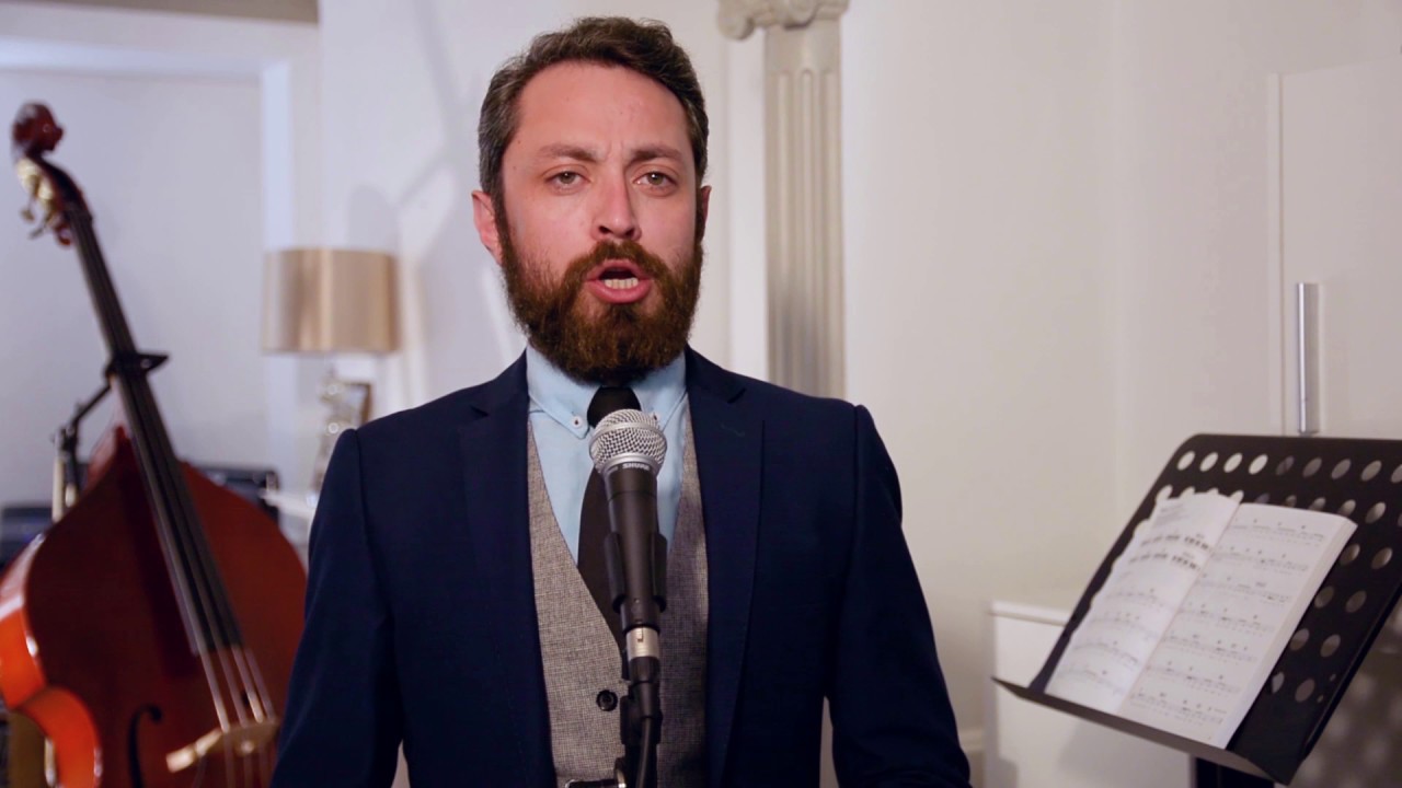 Nicholas Lupu performs the classic version of 'O Sole mio' in a studio ...