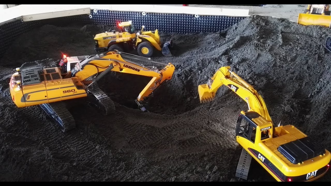 RC excavator and wheel loader working in the Pit - YouTube