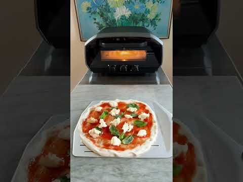 Pizza Margherita in the Ooni Volt 12 Electric Pizza Oven #pizza #shorts