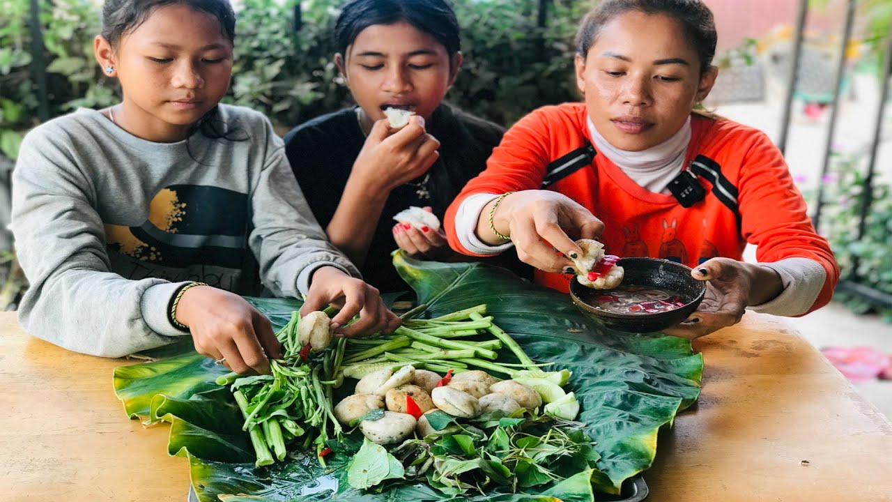 Eating Nom Krouk Cambodia Food | Best Snack Delicious Khmer Food - YouTube