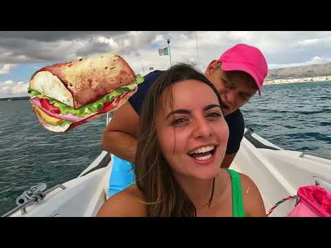 DANI si SENTE MALE in BARCA in MARE APERTO! 😱