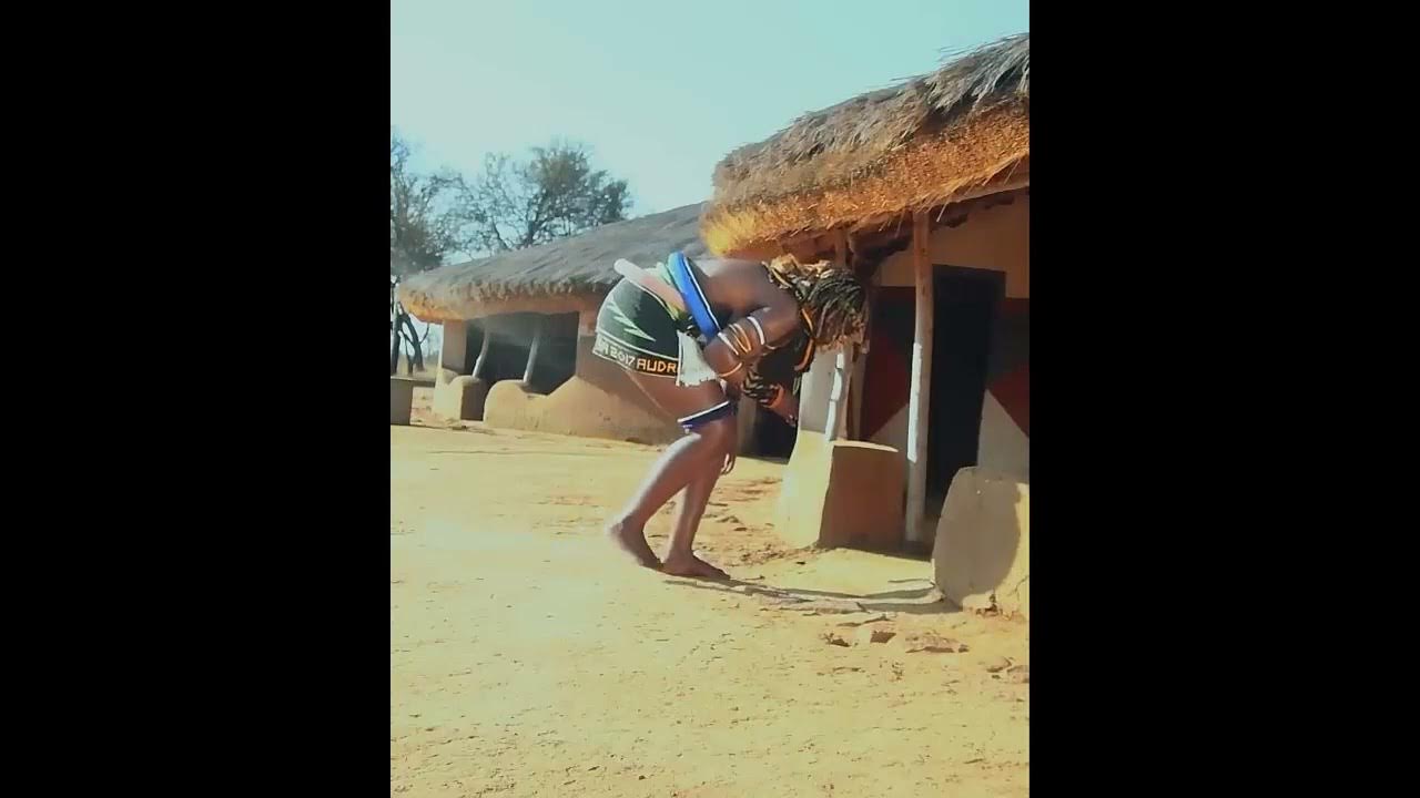 Beautiful Zulu Virgins Traditional dance Part 3 - YouTube