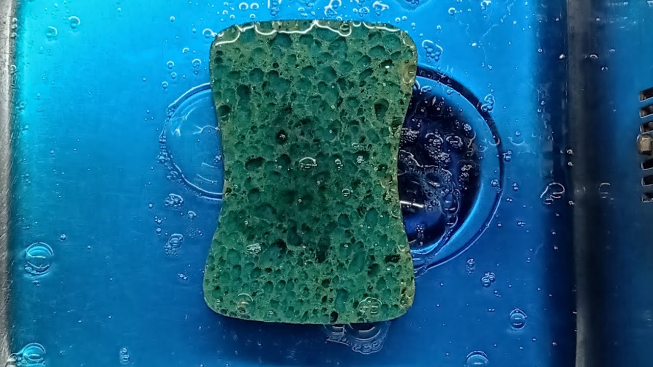 ASMR BLUE GEL SQUEEZES.POROUS AND OVAL SPONGES.VERY SATISFYING SQUEEZES ...