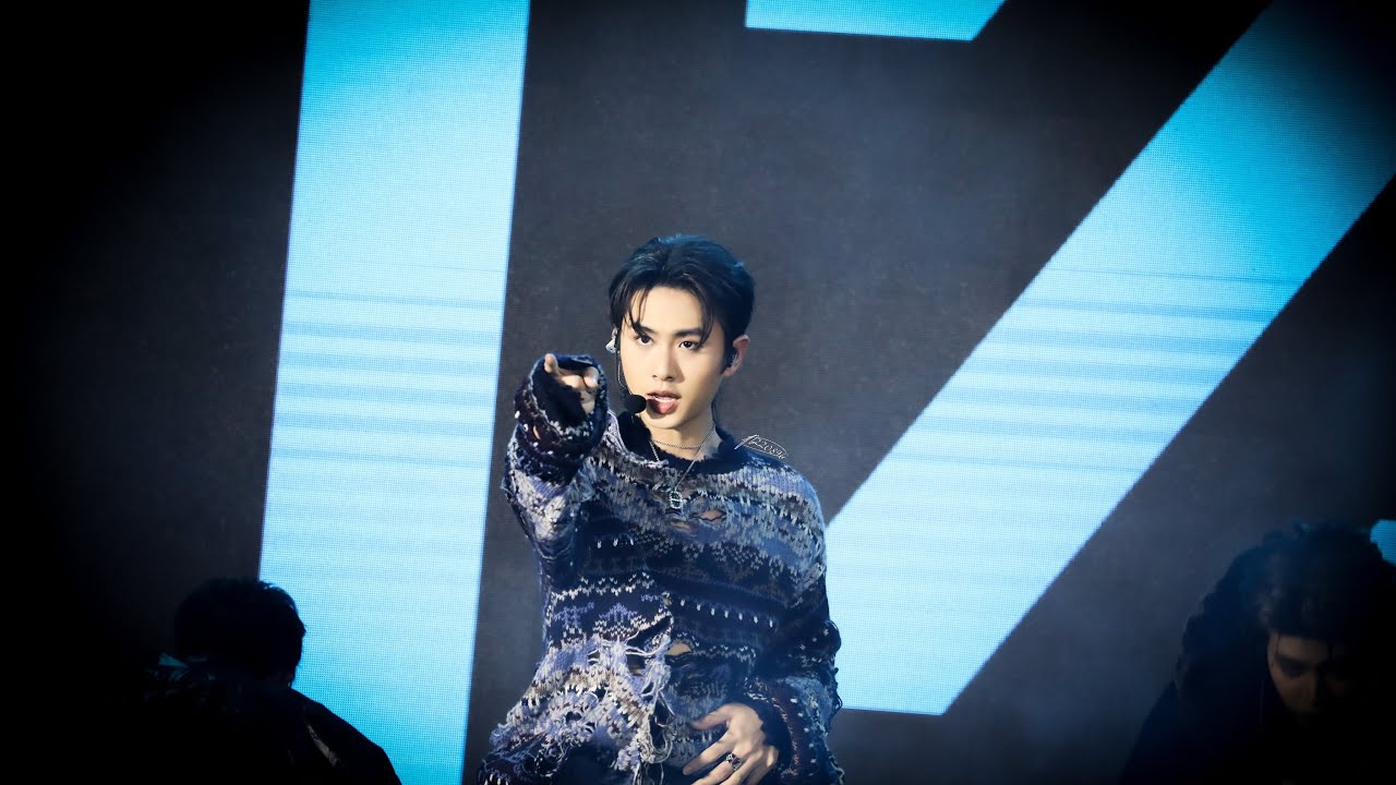 070222 ~FANCAM DIAMOND LAZ1 - LAST LOVE. LAZ1_DEBUTSHOWCASE. #LAZ1 ...