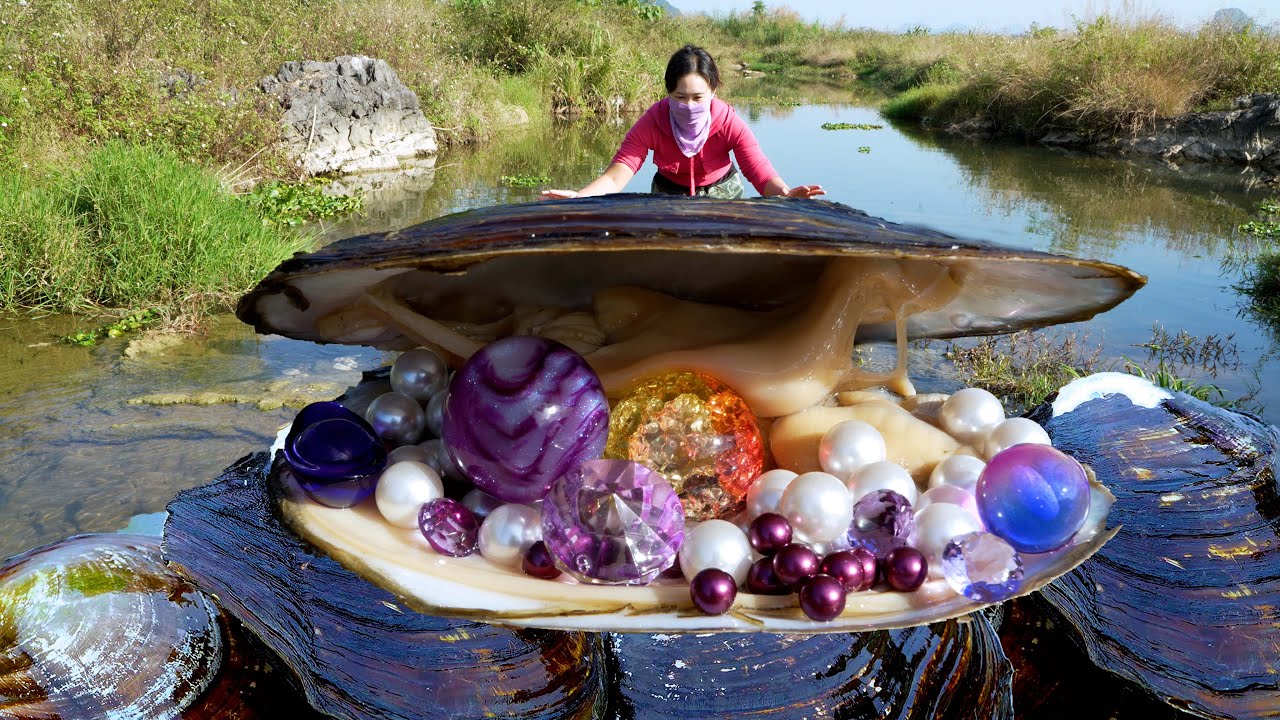 😱🎁Pry open the giant freshwater clam, which is embedded with enchanting ...