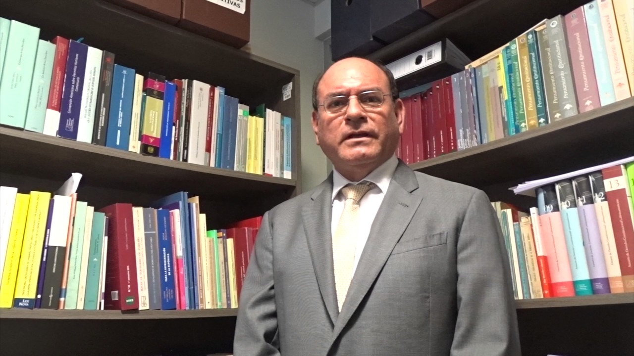 Relanzamiento del Curso de Derecho Constitucional con César Landa - YouTube