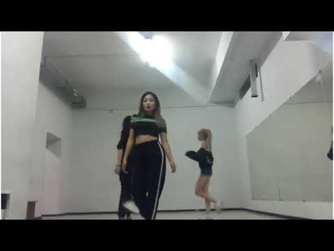 Crystalz-Nege men? (Dance practice )