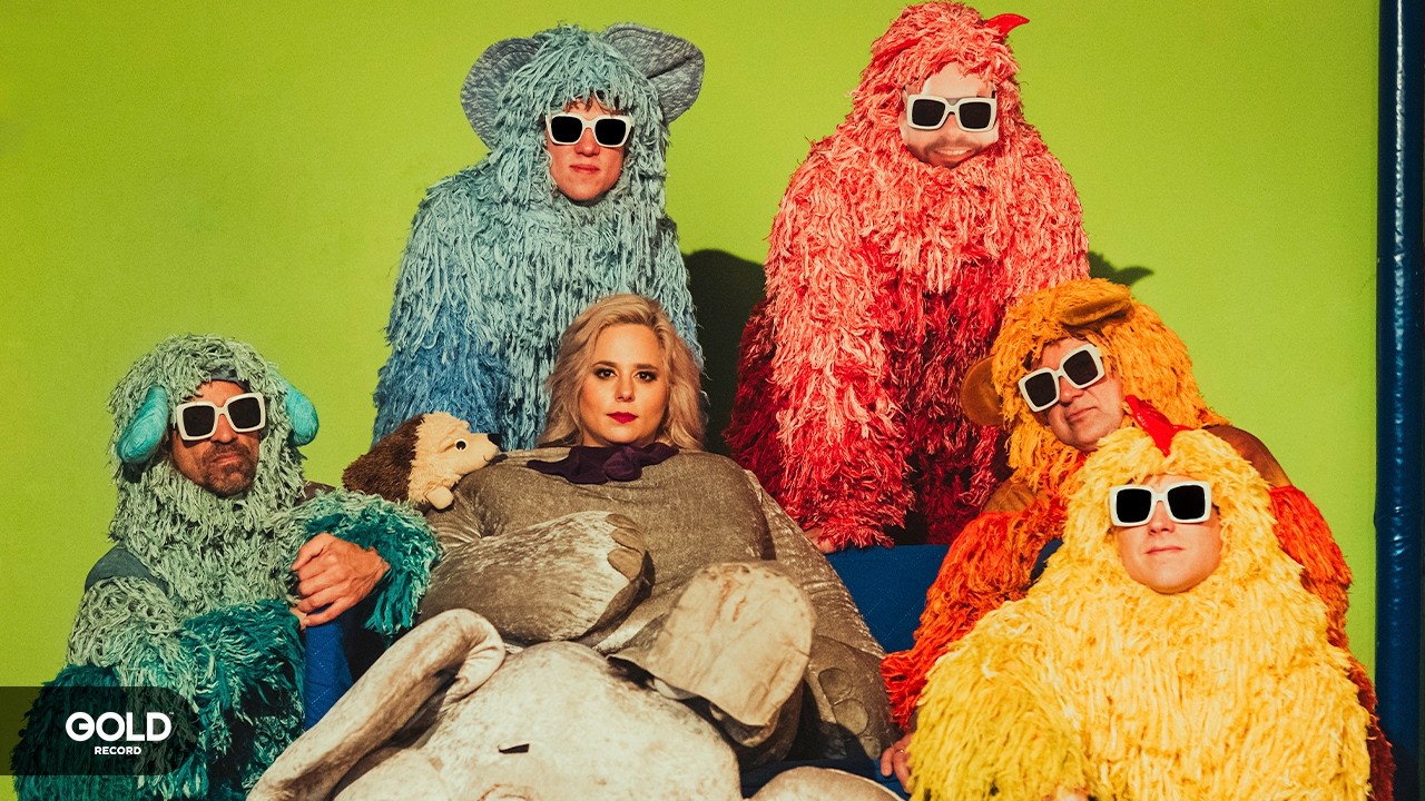 Honeybeast - Kavarog | Official Music Video - YouTube