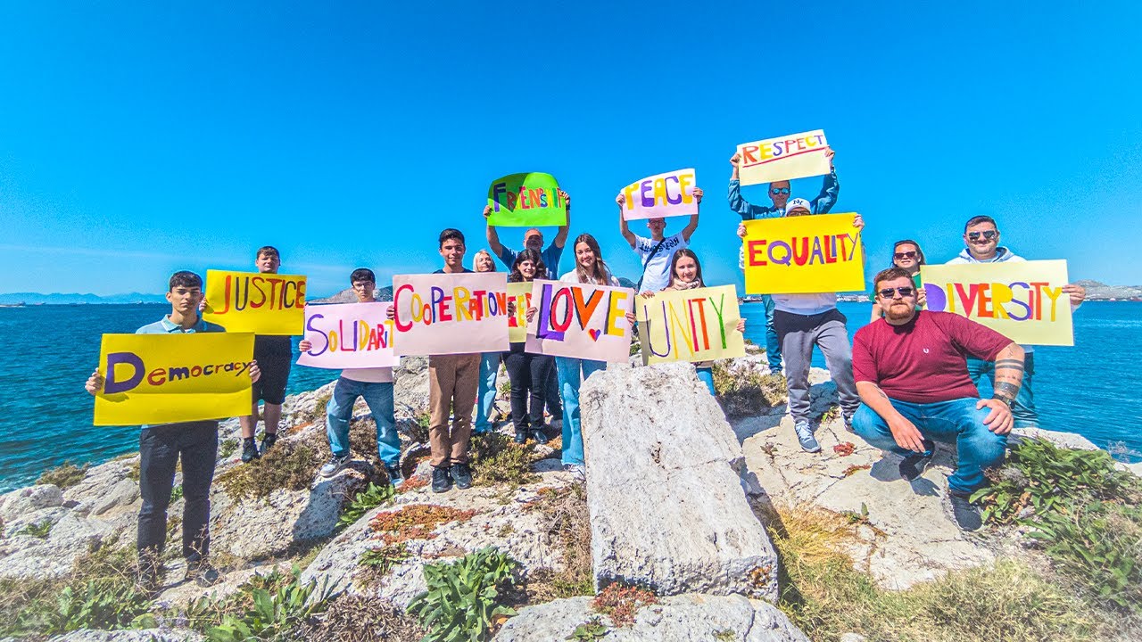 Μια πέτρα για την Ευρώπη (ΓΕΛ ΑΜΠΕΛΑΚΙΩΝ ΣΑΛΑΜΙΝΑΣ) - YouTube