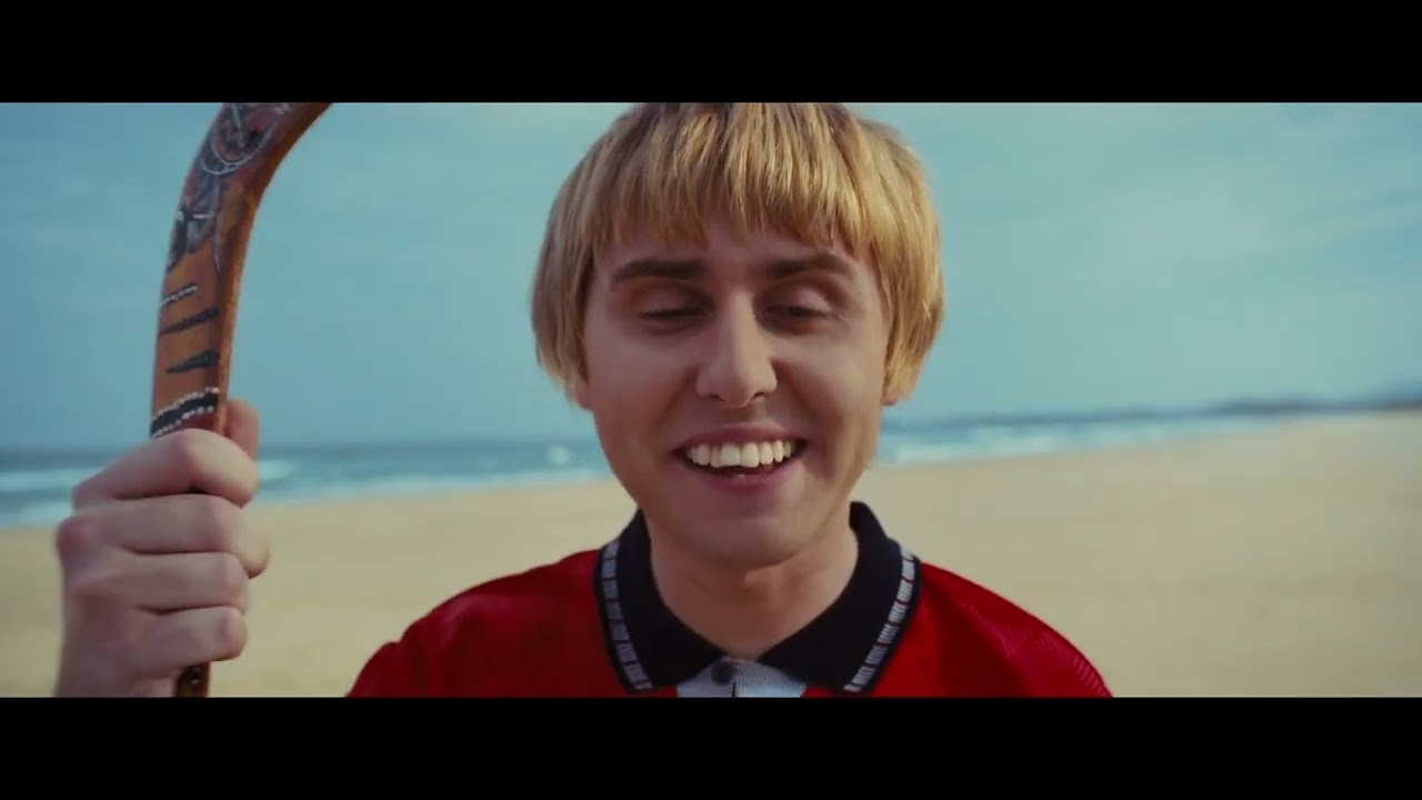 Ozzy sheilas just can't get enough of Jay | The Inbetweeners 2 (2014 ...