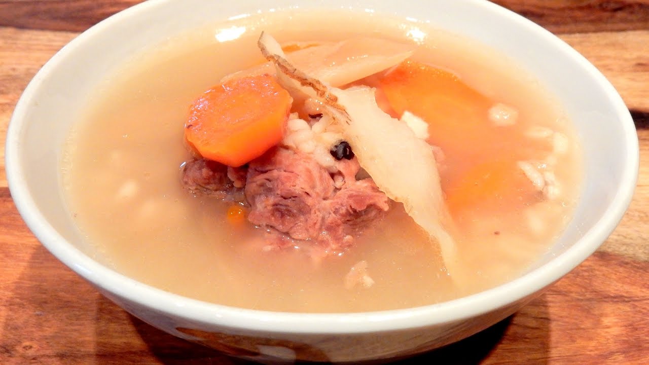 S1Ep19-Ching Po Leung Pork Bone Soup 清補涼猪骨汤 - YouTube