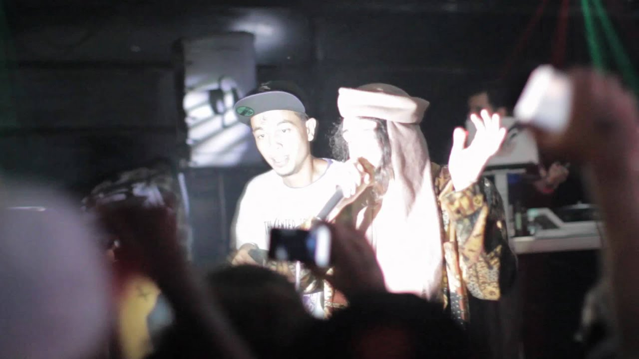 O'GRIME PARTIES WITH LIL B!!!! PERFORMS "ILLUMINATI SWAG" LIVE - YouTube